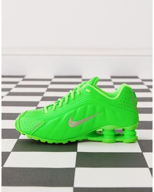Nike Shox R4 Sneakers in Green | Lyst