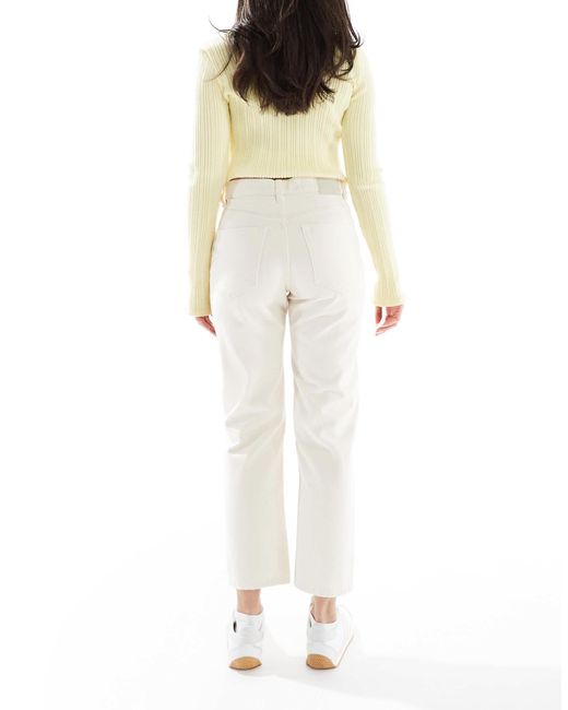 Pull&Bear High Rise Mom Jean in White | Lyst