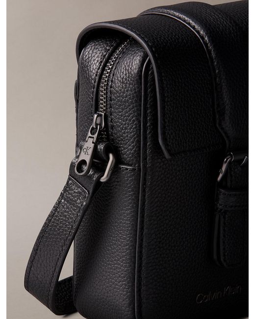 Calvin Klein Leather Slim Reporter Bag in Black for Men | Lyst UK