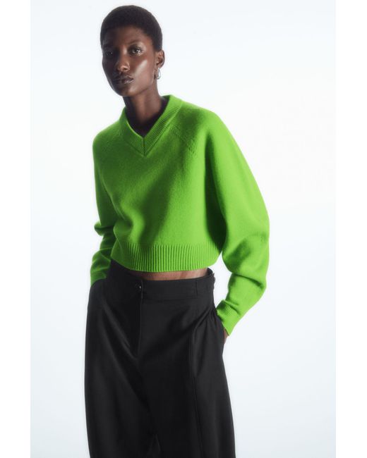 COS Cropped V-neck Wool Sweater in Green | Lyst