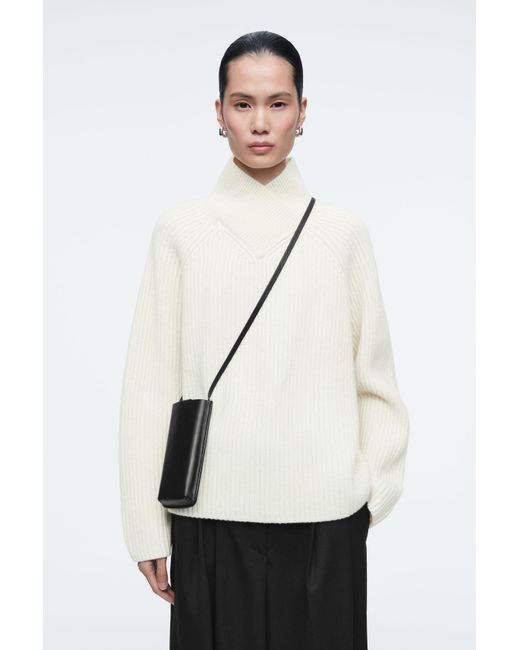 COS Crossbody Phone Pouch - Leather in Black | Lyst