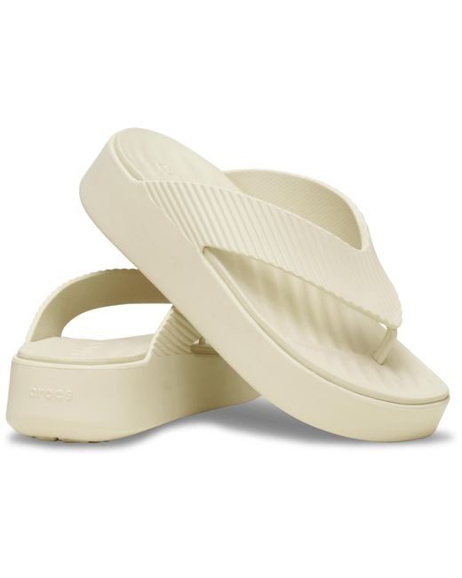 Crocs™ Getaway Groove Platform Flip in Black | Lyst