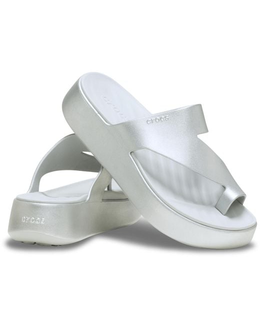 Crocs™ Getaway Metallic Platform Toe Loop in Black | Lyst