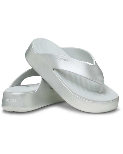 Crocs™ Getaway Platform Metallic Flip in Black | Lyst