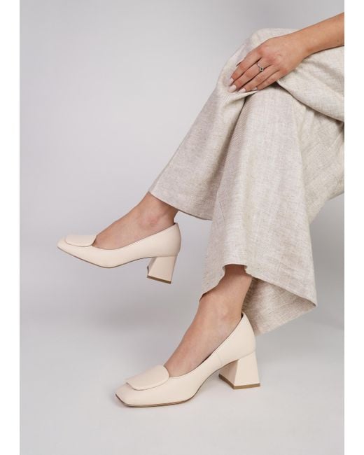 Daniel Nessie Cream Leather Block Heel Court Shoes in Natural | Lyst