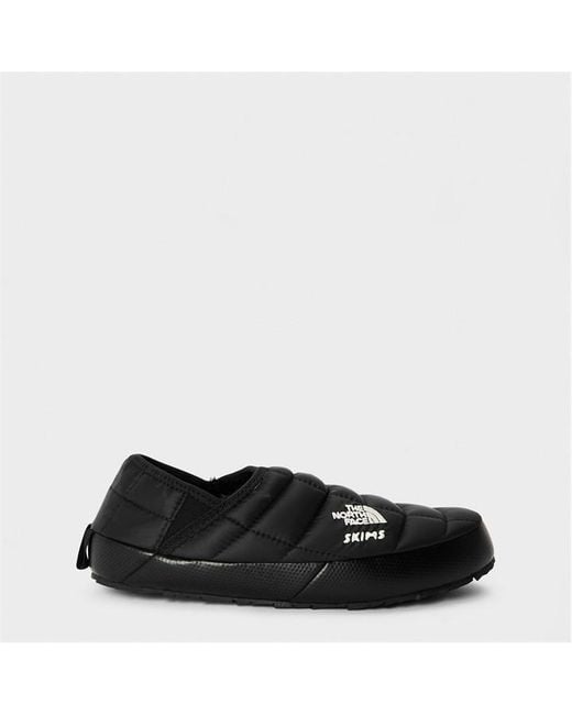TNF X SKIMS Thermoball Traction Mule V in Black | Lyst UK