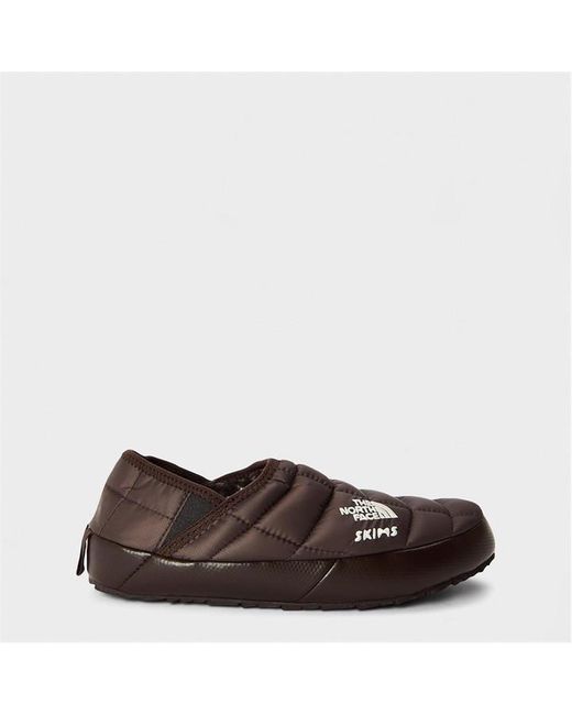 TNF X SKIMS Thermoball Traction Mule V in Brown | Lyst UK