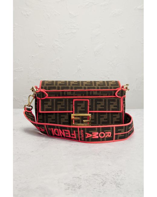 Fendi 1974 Roma Amor Baguette Shoulder Bag in Red | Lyst