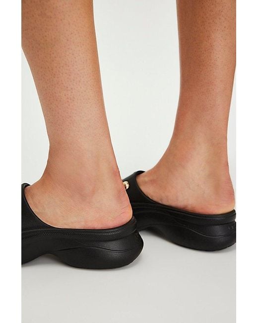 Crocs™ Bae Slides in Black | Lyst