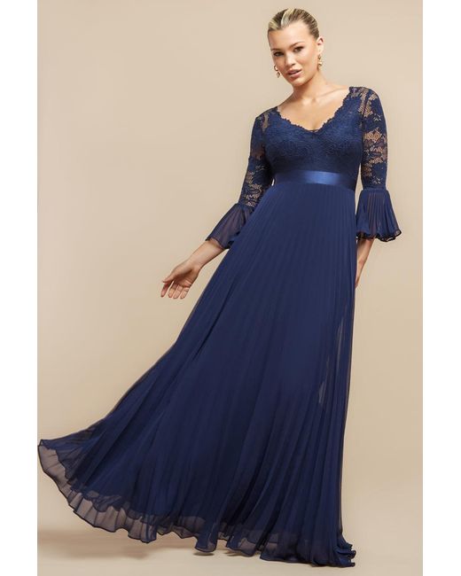 Goddiva Scalloped Lace Bodice Pleated Chiffon A Line Maxi Dress in Green | Lyst