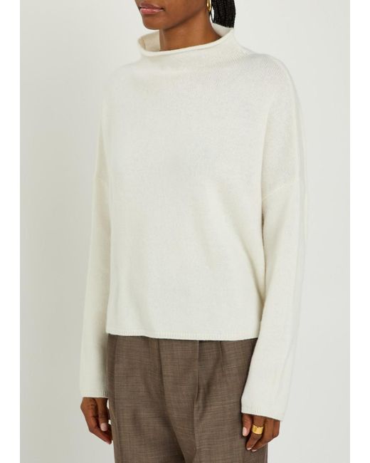 Lisa Yang Sandy Funnel Neck Cashmere Jumper in White | Lyst UK