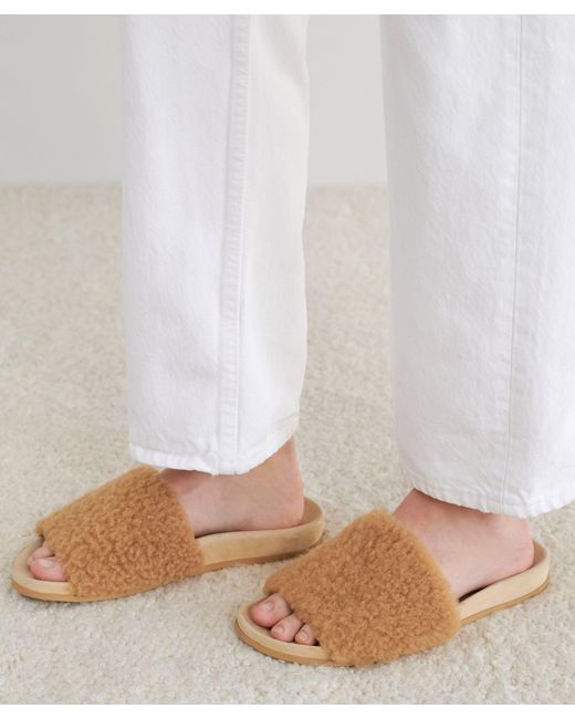 Jenni Kayne Shearling Slide Sandal in Natural | Lyst