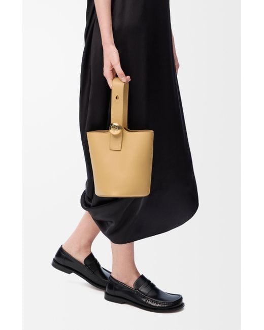 Loewe Mini Pebble Bucket in White | Lyst