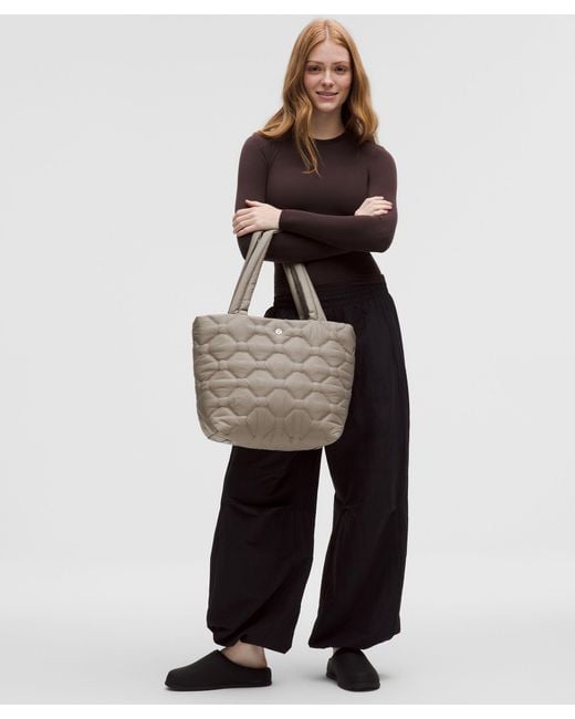 lululemon – Quilty Pleasures Tote Bag Medium 12L – /Khaki in Gray | Lyst