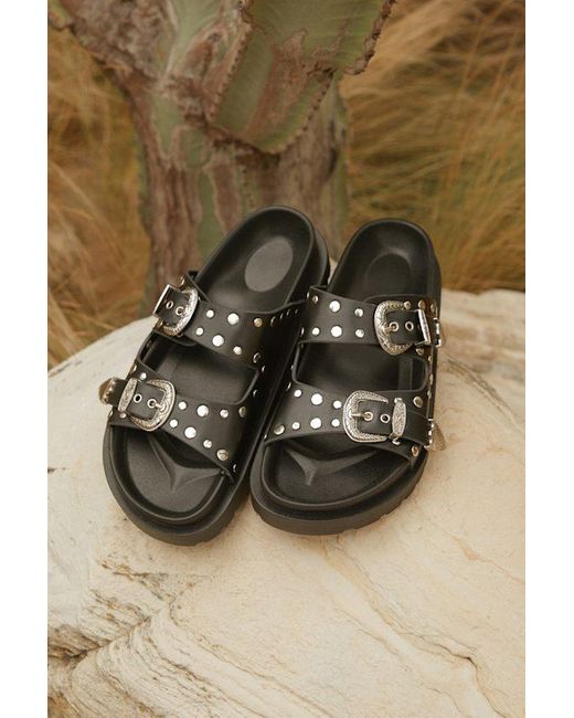 Studded slide store