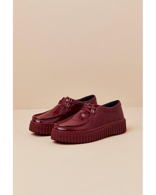 Clarks Torhill Bee Patent Leather Flatform Lace-Up Loafers in Red | Lyst