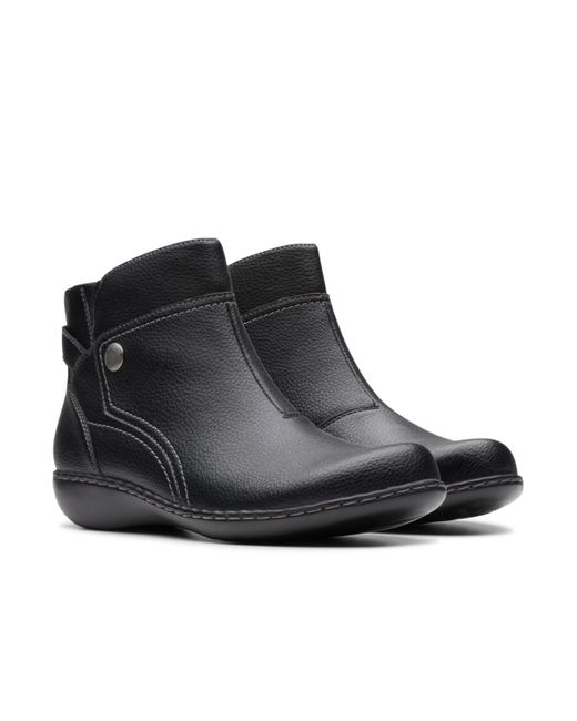 Clarks Collection Ashland Mabel Flat Boots in Black | Lyst