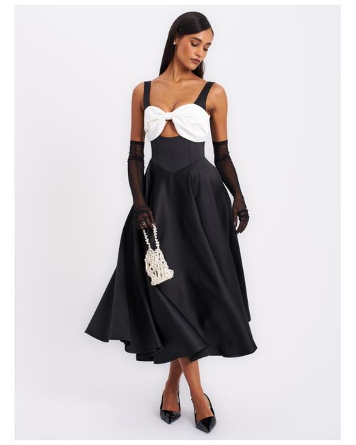Miss Circle Edda Maxi Gown in Blue | Lyst