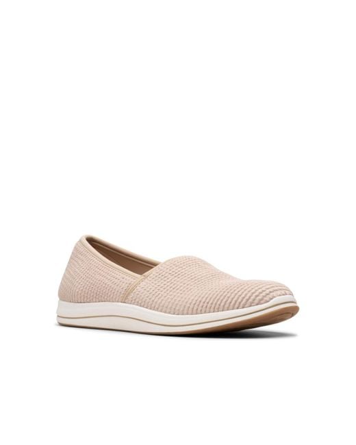 Clarks Cloud Steppers Breeze Stretch Closed Toe Shoes in Natural | Lyst