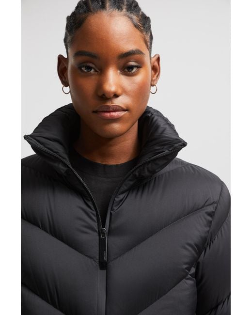 Moncler Grignan Diagonal-Quilted Short Down Jacket in Black | Lyst