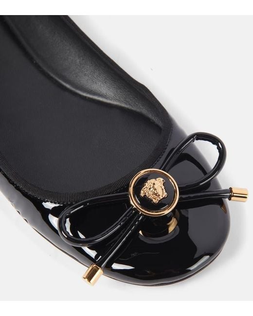 Versace Opera Bow-Detail Patent Leather Ballet Flats in Black | Lyst