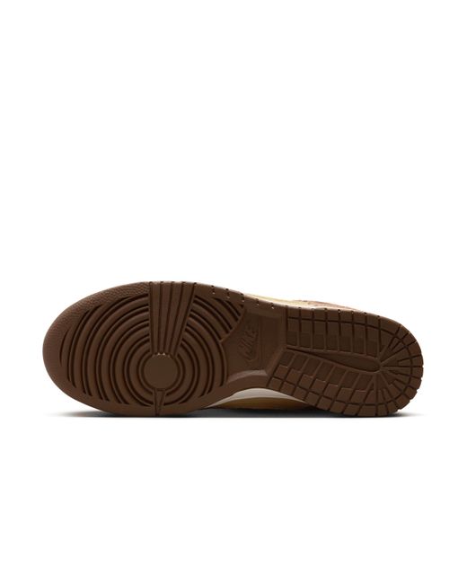 Nike Dunk Low Retro Se Shoes in Brown for Men | Lyst