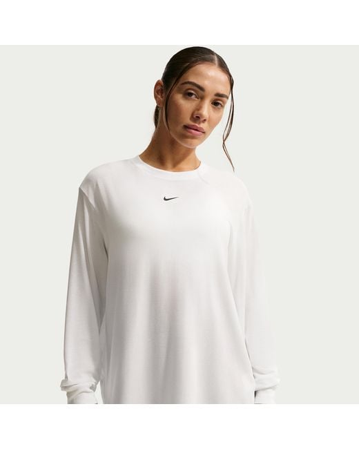 Nike One Relaxed Dri-Fit Long-Sleeve Top in Black | Lyst