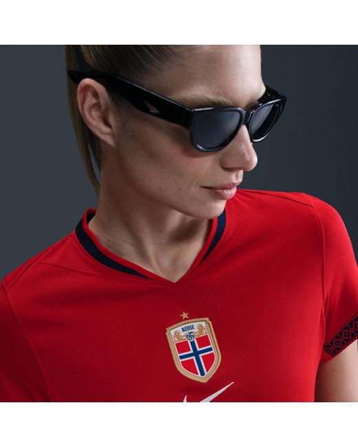 Nike Noorwegen 2025 Stadium Thuis (Vrouwenelftal) Dri-Fit Replicavoetbalshirt Voor in het Rood ...