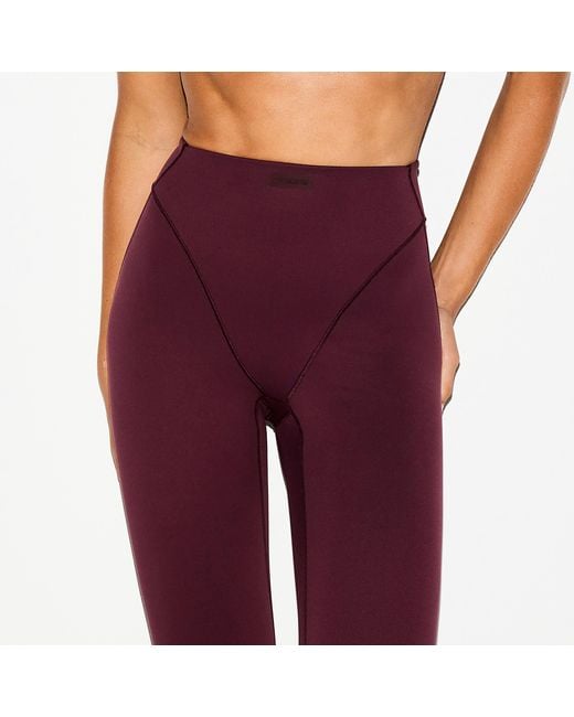 Nike Skims Matte High-Waisted V-Line 26" Leggings in Orange | Lyst