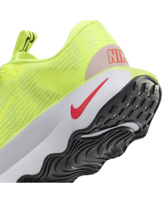 Nike Motiva Walking Shoes in Yellow | Lyst