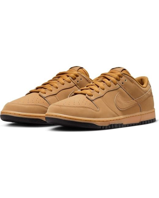 Nike Dunk Low Retro Se Basketball Sneaker in Brown for Men | Lyst