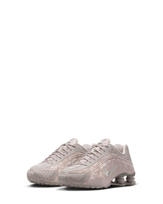 Nike Shox R4 Sneaker in Pink | Lyst