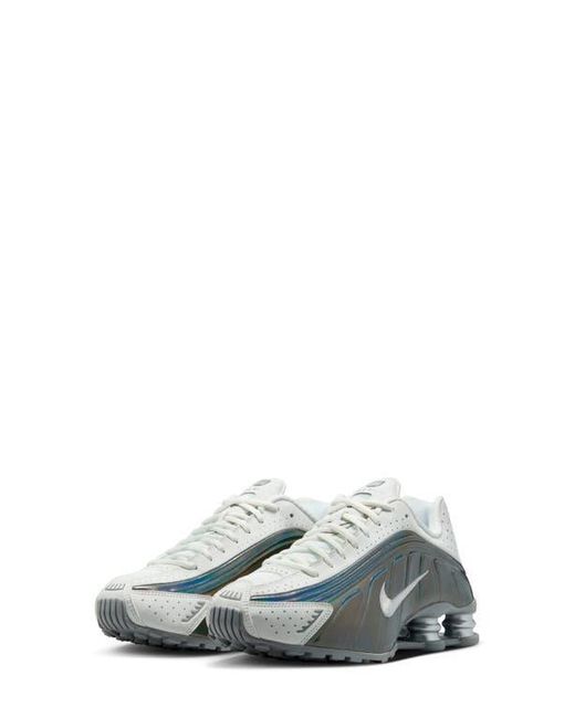 Nike Shox R4 Sneaker in Metallic | Lyst