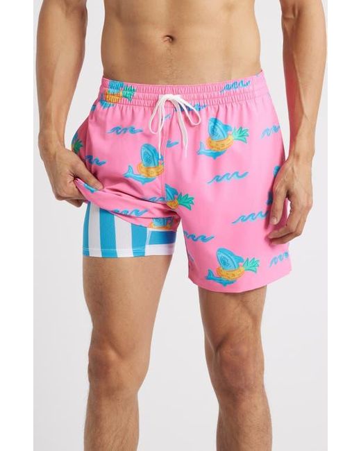 Chubbies Pineapple Floaters Classic Lined 5.5-Inch Swim Trunks in Pink ...