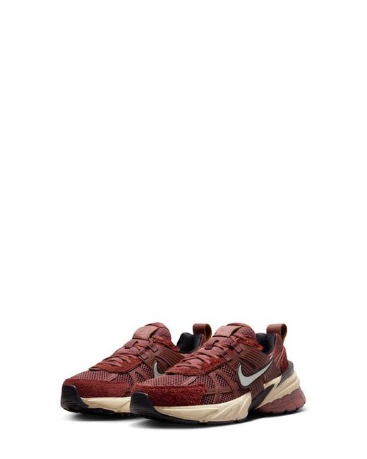 Nike V2K Run Sneaker in Red | Lyst