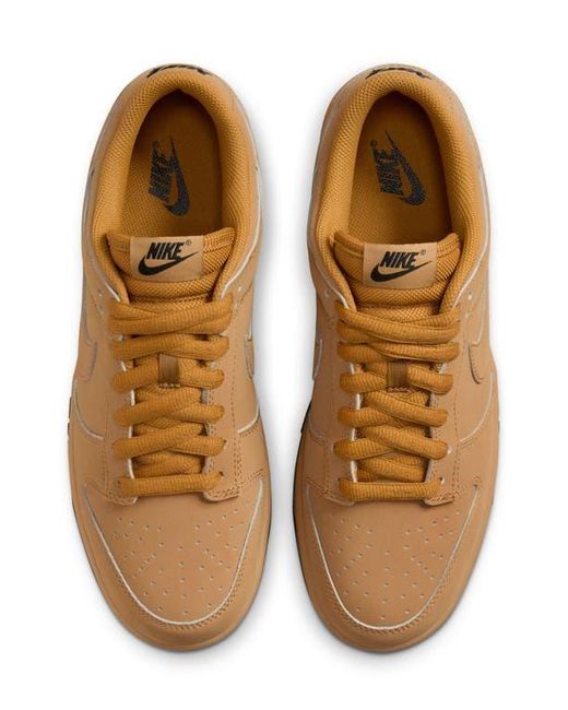 Nike Dunk Low Retro Se Basketball Sneaker in Brown for Men | Lyst