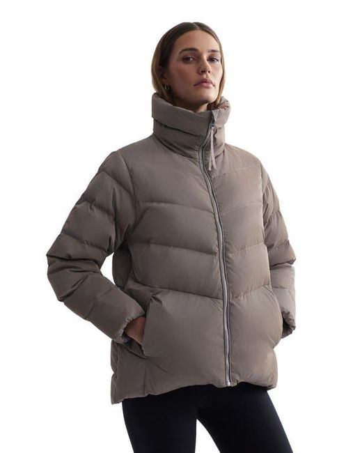 Varley Alena 700 Fill Power Down Puffer Jacket in Gray | Lyst