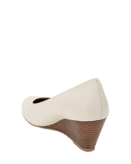 Andre Assous Khloe Featherweight Wedge Pump in White | Lyst