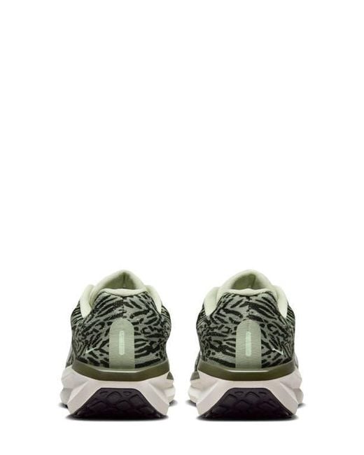 Nike Winflo 11 Road Runner Running Shoe in Green | Lyst