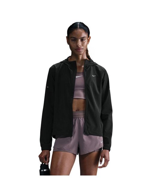 Nike Swift Repel Packable Jacket in Black | Lyst