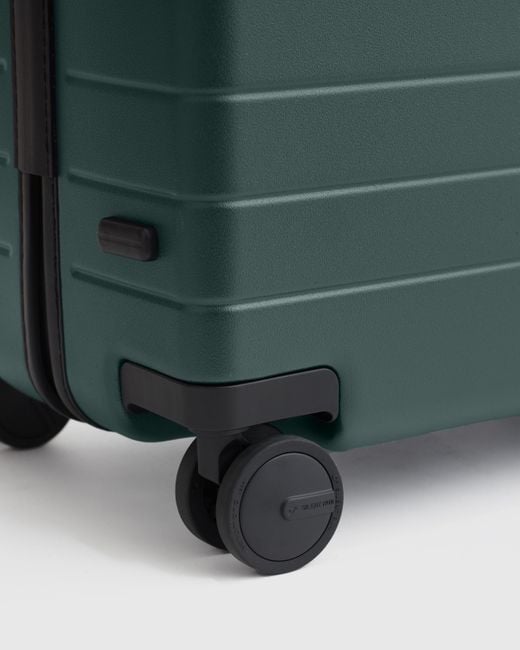 Quince Carry-on Hard Shell Suitcase 21" in Green | Lyst