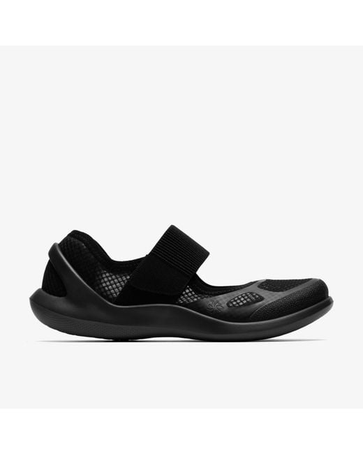 Clarks Solevana Strap Shoes in Black | Lyst UK