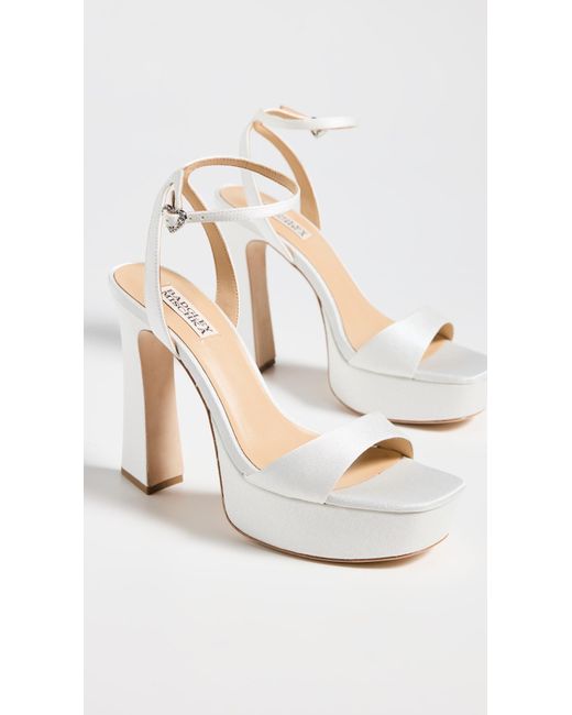 Badgley Mischka Caia Pumps in White | Lyst