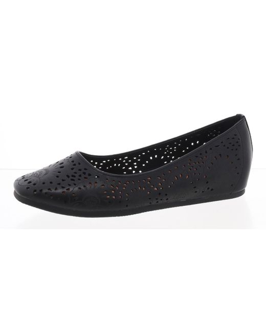 BareTraps Chika Embossed Laser Cut Ballet Flats in Black | Lyst