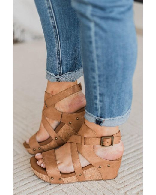 Very G Vector Wedge Sandal in Blue | Lyst