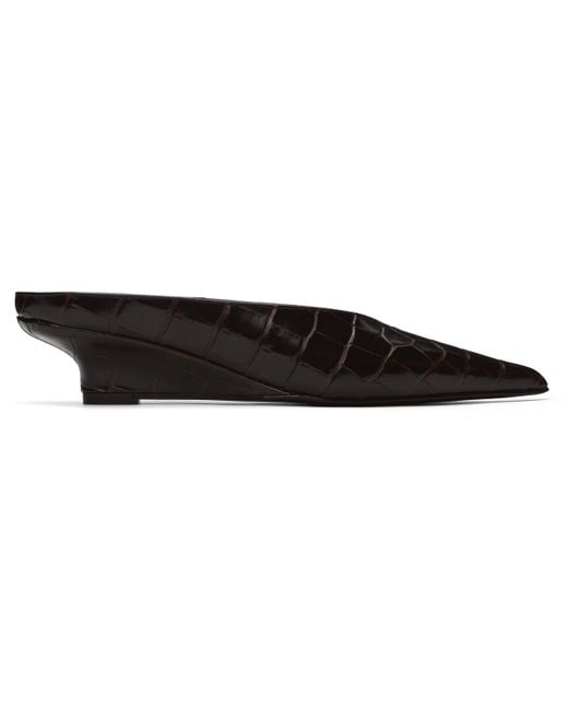 TOTEME Sharp Croco-Embossed Wedge Mules in Black | Lyst