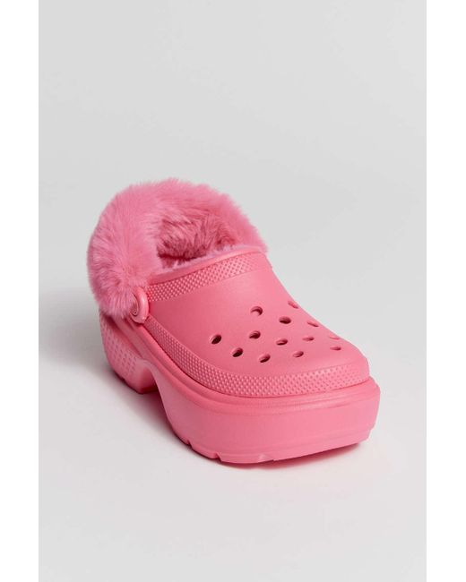Crocs™ Stomp Faux Fur-lined Clog In Hyper Pink,at Urban Outfitters | Lyst