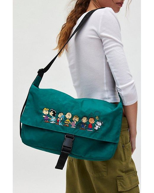 BAGGU X Peanuts Nylon Messenger Bag in Green | Lyst