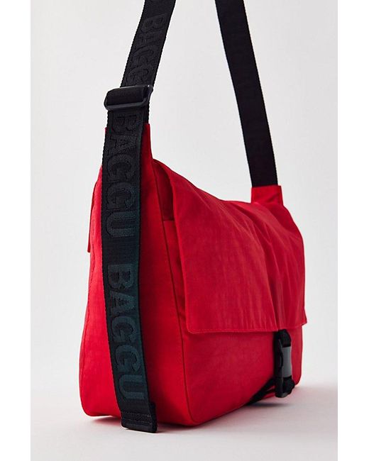 BAGGU Nylon Messenger Bag in Red | Lyst