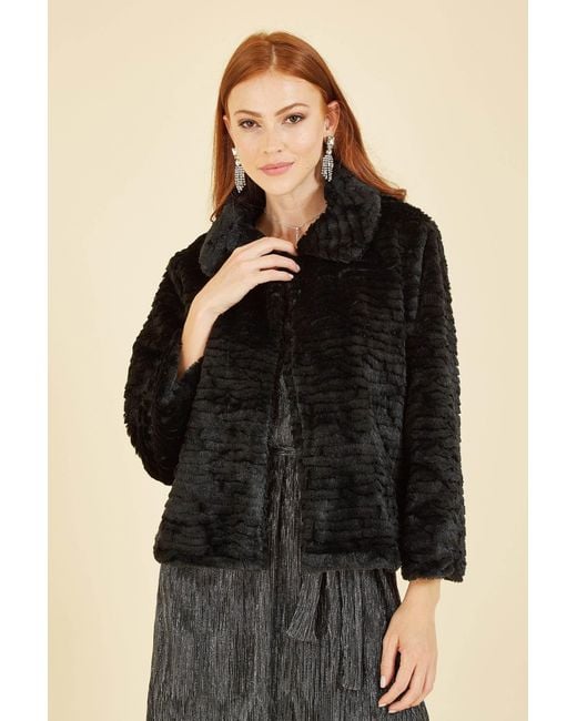 Yumi' Faux Fur Short Jacket in Black | Lyst UK